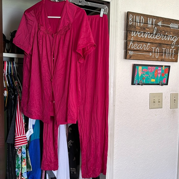 Vanity Fair | Intimates & Sleepwear | Vintage Vanity Fair Magenta Satin ...